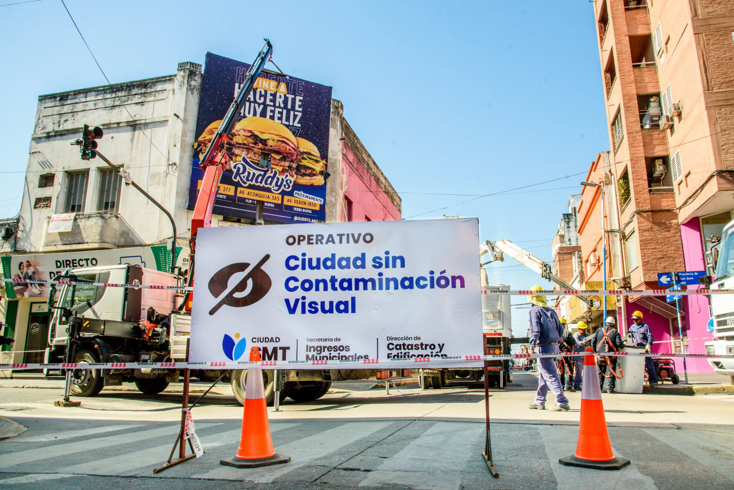 El Municipio retira carteles publicitarios para reducir la ...
